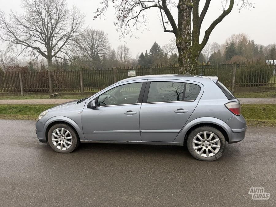 Pelēks Opel Astra 2006 Kauņa, ar dzinēja tilpumu 1.90 L un nobraukumu 245 tūkst. km par 770 €, foto 7 vietnē AUTOMOTO.COM.LV