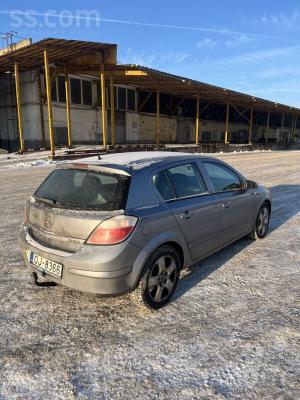 Grey Opel Astra 2006 in Riga, with an engine capacity of 1.90 L and mileage of 239 thousand km for 1300 €, photo 2 on AUTOMOTO.COM.LV