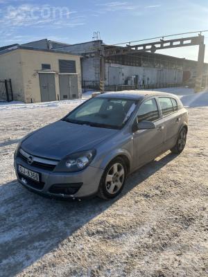 Grey Opel Astra 2006 in Riga, with an engine capacity of 1.90 L and mileage of 239 thousand km for 1300 €, photo 3 on AUTOMOTO.COM.LV