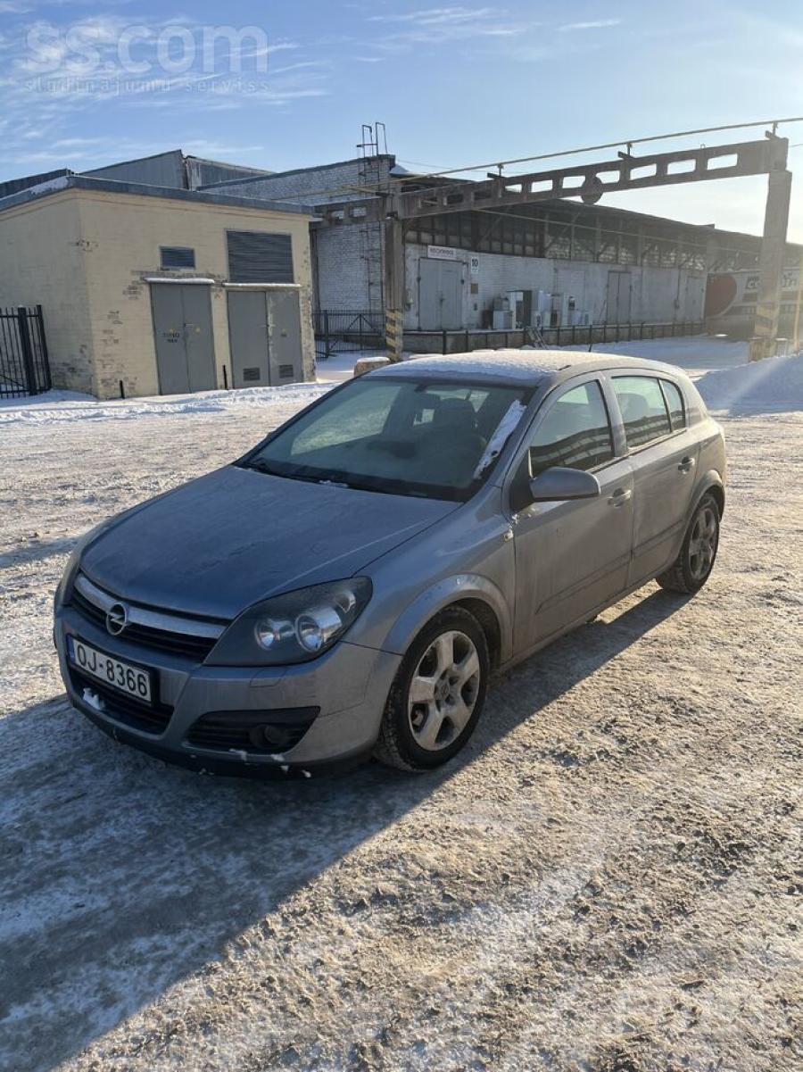 Grey Opel Astra 2006 in Riga, with an engine capacity of 1.90 L and mileage of 239 thousand km for 1300 €, photo 3 on AUTOMOTO.COM.LV
