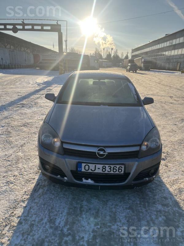 Grey Opel Astra 2006 in Riga, with an engine capacity of 1.90 L and mileage of 239 thousand km for 1300 €, photo 5 on AUTOMOTO.COM.LV