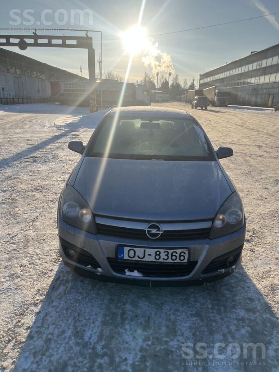 Grey Opel Astra 2006 in Riga, with an engine capacity of 1.90 L and mileage of 239 thousand km for 1300 €, photo 5 on AUTOMOTO.COM.LV
