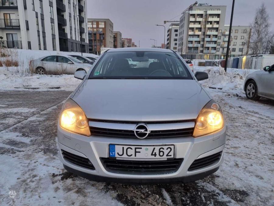 Grey Opel Astra 2006 in Vilnius, with an engine capacity of 1.80 L and mileage of 183 thousand km for 1400 €, photo 2 on AUTOMOTO.COM.LV