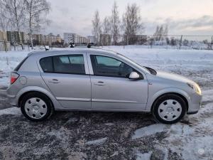 Grey Opel Astra 2006 in Vilnius, with an engine capacity of 1.80 L and mileage of 183 thousand km for 1400 €, photo 3 on AUTOMOTO.COM.LV