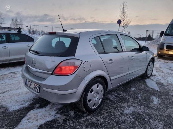 Grey Opel Astra 2006 in Vilnius, with an engine capacity of 1.80 L and mileage of 183 thousand km for 1400 €, photo 4 on AUTOMOTO.COM.LV