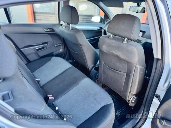 Grey Opel Astra 2006 in Tallinn, with an engine capacity of 1.80 L and mileage of 230 thousand km for 1299 €, photo 11 on AUTOMOTO.COM.LV