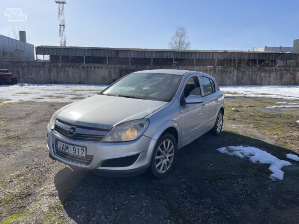 Pelēks Opel Astra 2006 Viļņa, ar dzinēja tilpumu 1.60 L un nobraukumu 210 tūkst. km par 650 €, foto 1 vietnē AUTOMOTO.COM.LV
