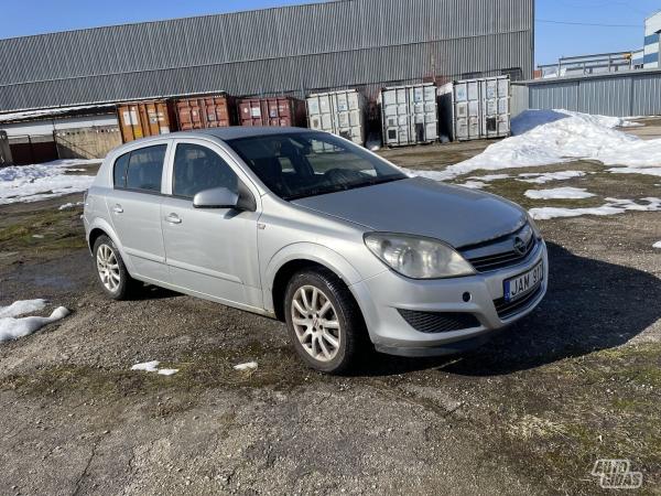 Pelēks Opel Astra 2006 Viļņa, ar dzinēja tilpumu 1.60 L un nobraukumu 210 tūkst. km par 650 €, foto 2 vietnē AUTOMOTO.COM.LV