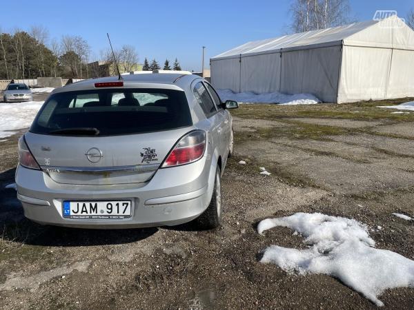 Pelēks Opel Astra 2006 Viļņa, ar dzinēja tilpumu 1.60 L un nobraukumu 210 tūkst. km par 650 €, foto 3 vietnē AUTOMOTO.COM.LV