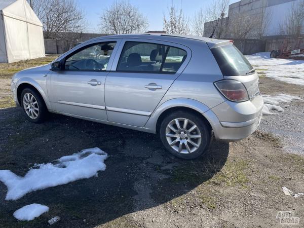 Pelēks Opel Astra 2006 Viļņa, ar dzinēja tilpumu 1.60 L un nobraukumu 210 tūkst. km par 650 €, foto 4 vietnē AUTOMOTO.COM.LV