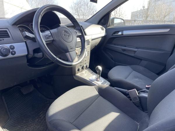Pelēks Opel Astra 2006 Viļņa, ar dzinēja tilpumu 1.60 L un nobraukumu 210 tūkst. km par 650 €, foto 5 vietnē AUTOMOTO.COM.LV