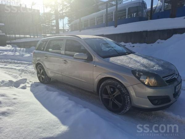 Pelēks Opel Astra 2006 Daugavpils, ar dzinēja tilpumu 1.90 L un nobraukumu 331 tūkst. km par 1350 €, foto 1 vietnē AUTOMOTO.COM.LV