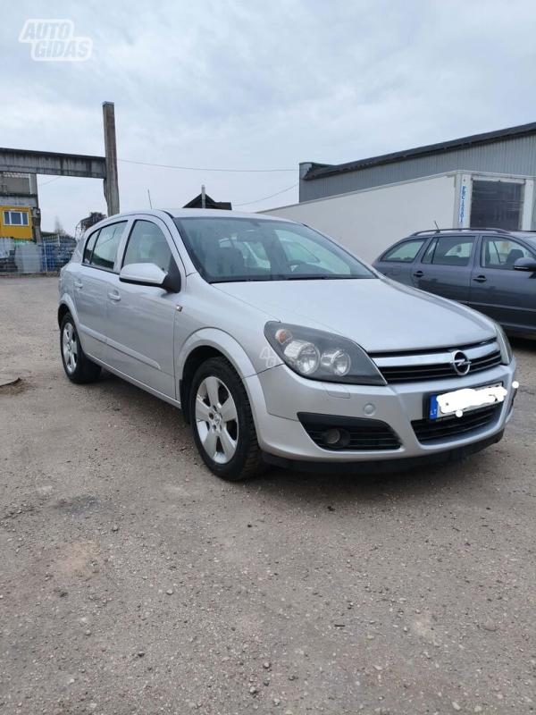 Pelēks Opel Astra 2006 Utena, ar dzinēja tilpumu 1.90 L un nobraukumu 275 tūkst. km par 1900 €, foto 1 vietnē AUTOMOTO.COM.LV