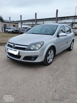 Grey Opel Astra 2006 in Utena, with an engine capacity of 1.90 L and mileage of 275 thousand km for 1900 €, photo 2 on AUTOMOTO.COM.LV