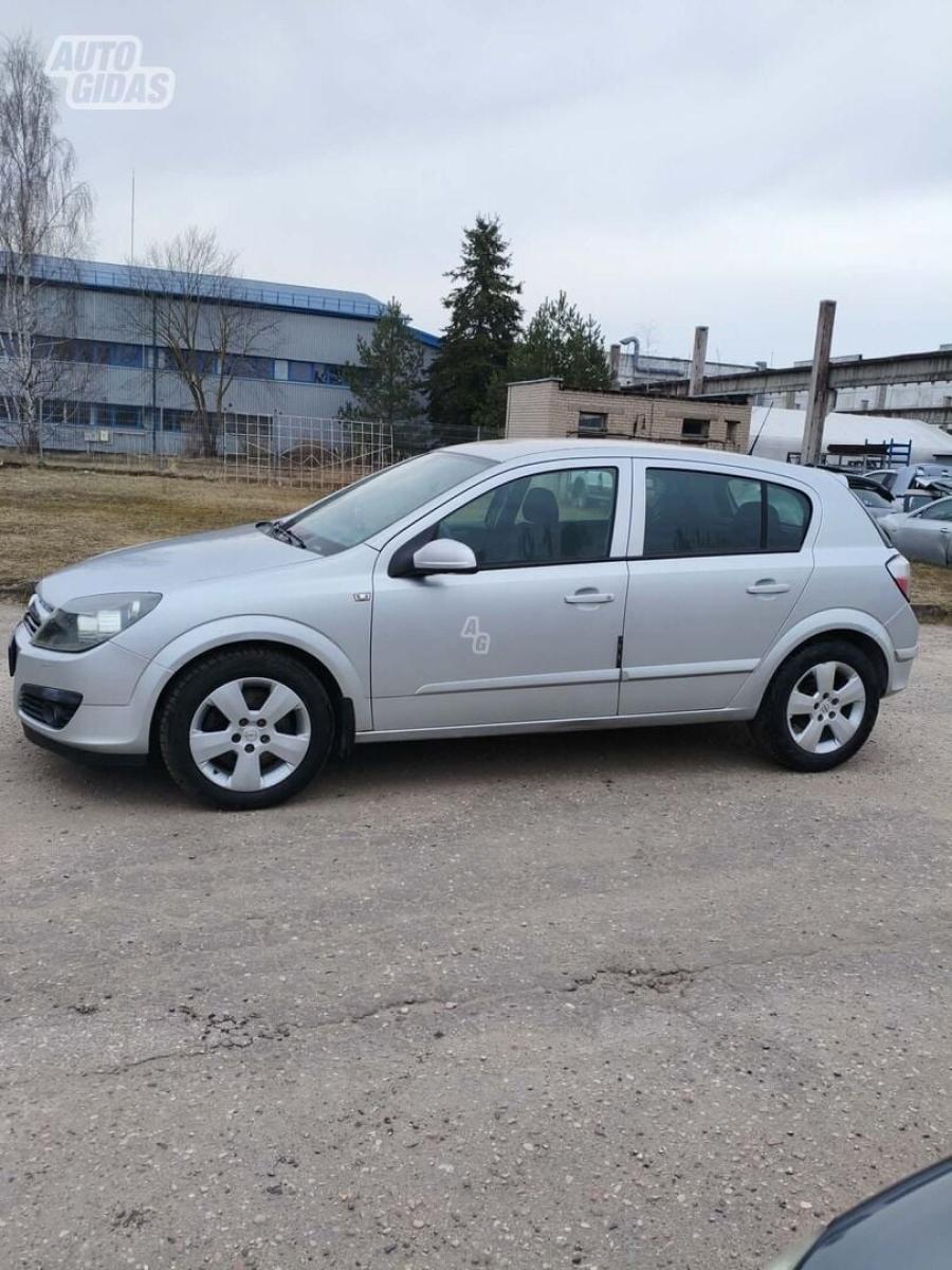 Grey Opel Astra 2006 in Utena, with an engine capacity of 1.90 L and mileage of 275 thousand km for 1900 €, photo 6 on AUTOMOTO.COM.LV