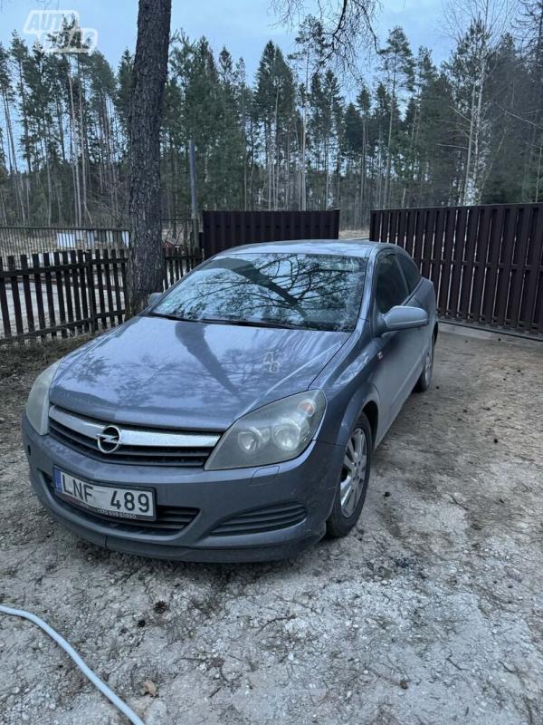 Grey Opel Astra 2006 in Vilnius, with an engine capacity of 1.60 L and mileage of 284 thousand km for 600 €, photo 1 on AUTOMOTO.COM.LV