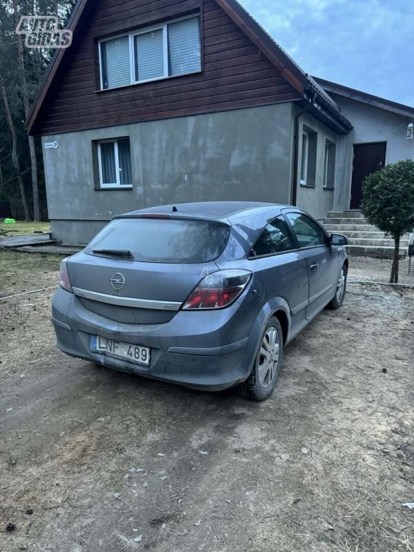 Grey Opel Astra 2006 in Vilnius, with an engine capacity of 1.60 L and mileage of 284 thousand km for 600 €, photo 2 on AUTOMOTO.COM.LV