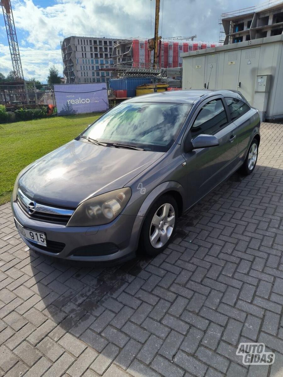 Grey Opel Astra 2006 in Vilnius, with an engine capacity of 1.90 L and mileage of 246 thousand km for 700 €, photo 1 on AUTOMOTO.COM.LV