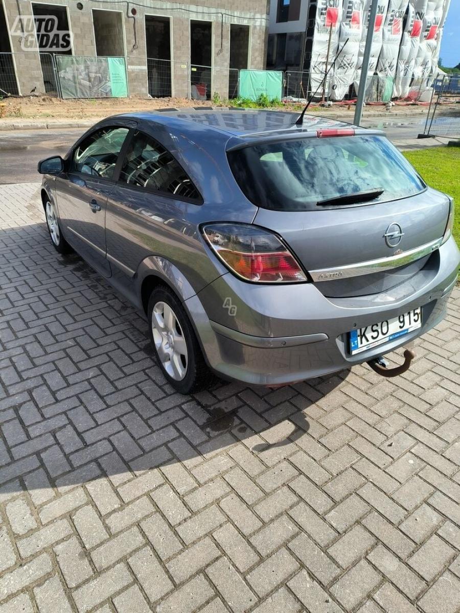 Grey Opel Astra 2006 in Vilnius, with an engine capacity of 1.90 L and mileage of 246 thousand km for 700 €, photo 3 on AUTOMOTO.COM.LV