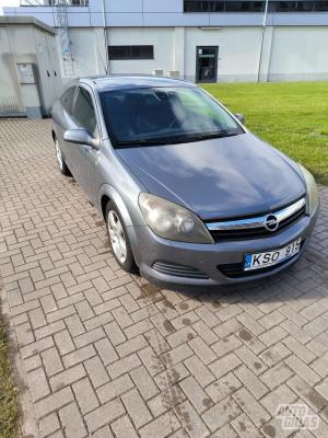 Grey Opel Astra 2006 in Vilnius, with an engine capacity of 1.90 L and mileage of 246 thousand km for 700 €, photo 4 on AUTOMOTO.COM.LV
