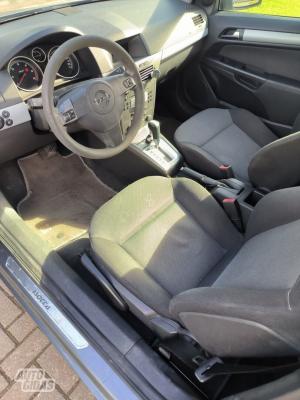 Grey Opel Astra 2006 in Vilnius, with an engine capacity of 1.90 L and mileage of 246 thousand km for 700 €, photo 6 on AUTOMOTO.COM.LV