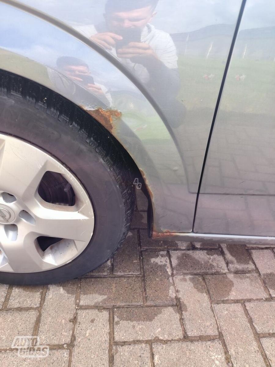 Grey Opel Astra 2006 in Vilnius, with an engine capacity of 1.90 L and mileage of 246 thousand km for 700 €, photo 12 on AUTOMOTO.COM.LV