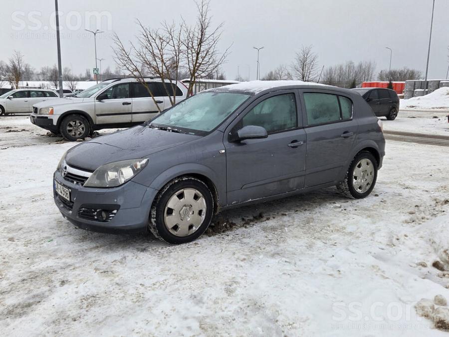 Grey Opel Astra 2006 in Daugavpils, with an engine capacity of 1.60 L and mileage of 266 thousand km for 600 €, photo 1 on AUTOMOTO.COM.LV