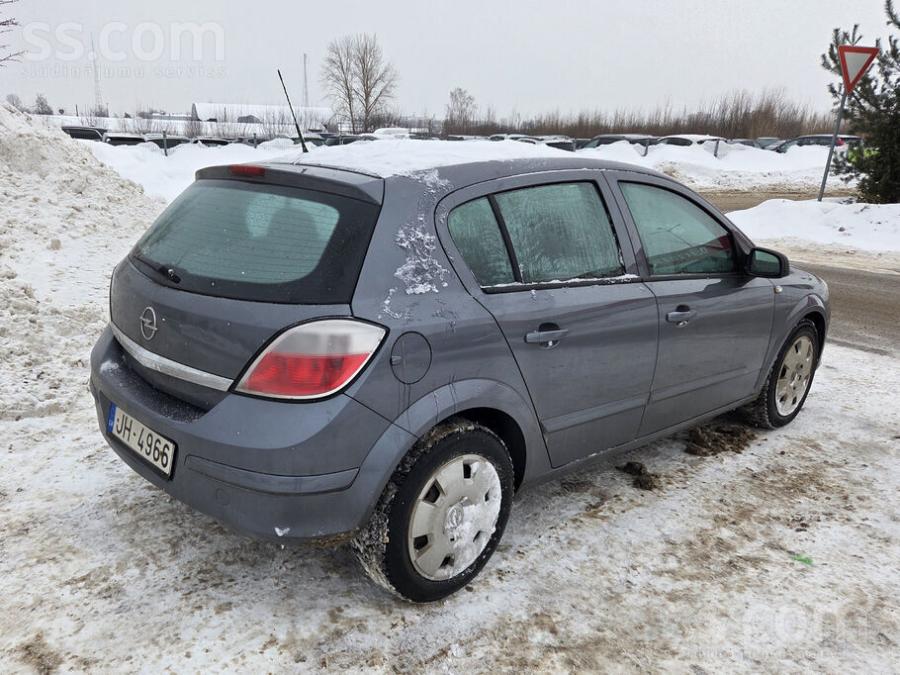 Grey Opel Astra 2006 in Daugavpils, with an engine capacity of 1.60 L and mileage of 266 thousand km for 600 €, photo 3 on AUTOMOTO.COM.LV