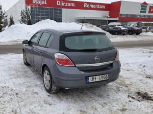 Grey Opel Astra 2006 in Daugavpils, with an engine capacity of 1.60 L and mileage of 266 thousand km for 600 €, photo 5 on AUTOMOTO.COM.LV