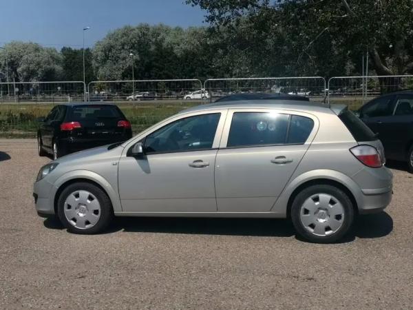 Grey Opel Astra 2006 in Liepaja, with an engine capacity of 1.30 L and mileage of 181 thousand km for 2200 €, photo 3 on AUTOMOTO.COM.LV