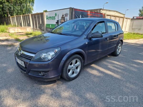 Grey Opel Astra 2006 in Riga, with an engine capacity of 1.60 L and mileage of 246 thousand km for 1500 €, photo 1 on AUTOMOTO.COM.LV