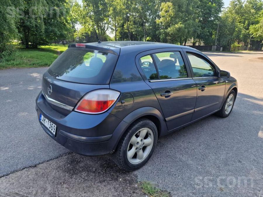Pelēks Opel Astra 2006 Rīga, ar dzinēja tilpumu 1.60 L un nobraukumu 246 tūkst. km par 1500 €, foto 5 vietnē AUTOMOTO.COM.LV