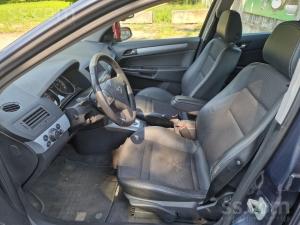 Pelēks Opel Astra 2006 Rīga, ar dzinēja tilpumu 1.60 L un nobraukumu 246 tūkst. km par 1500 €, foto 6 vietnē AUTOMOTO.COM.LV