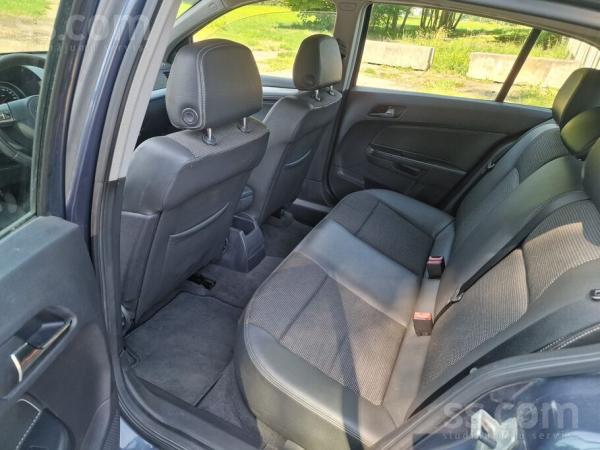 Grey Opel Astra 2006 in Riga, with an engine capacity of 1.60 L and mileage of 246 thousand km for 1500 €, photo 7 on AUTOMOTO.COM.LV