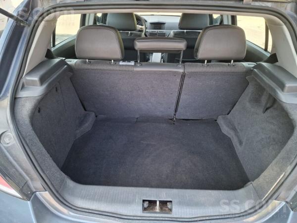 Grey Opel Astra 2006 in Riga, with an engine capacity of 1.60 L and mileage of 246 thousand km for 1500 €, photo 8 on AUTOMOTO.COM.LV