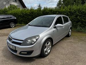 Grey Opel Astra 2006 in Alytus, with an engine capacity of 1.60 L and mileage of 245 thousand km for 2100 €, photo 3 on AUTOMOTO.COM.LV