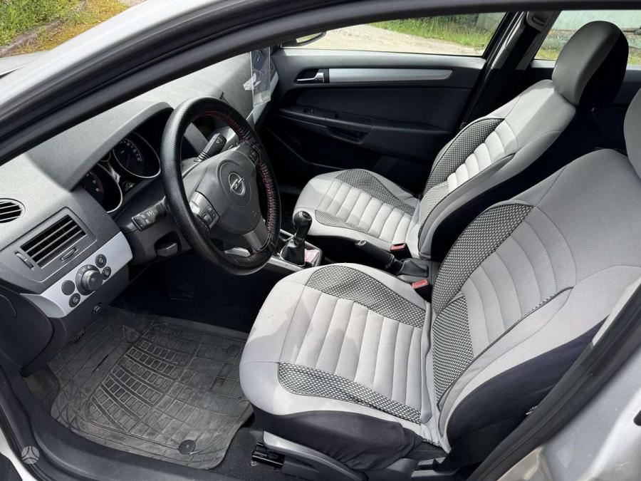 Grey Opel Astra 2006 in Alytus, with an engine capacity of 1.60 L and mileage of 245 thousand km for 2100 €, photo 6 on AUTOMOTO.COM.LV
