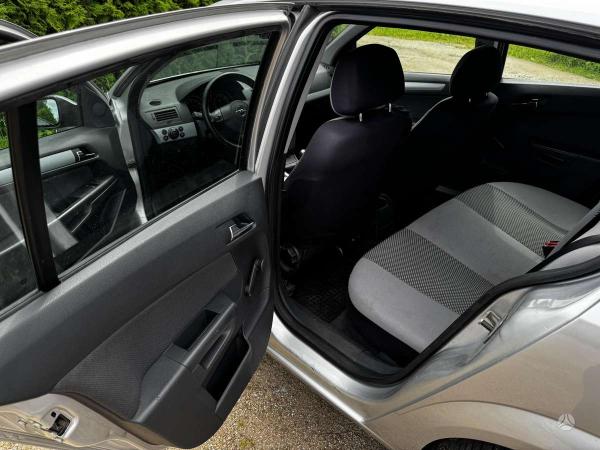 Pelēks Opel Astra 2006 Alīta, ar dzinēja tilpumu 1.60 L un nobraukumu 245 tūkst. km par 2100 €, foto 7 vietnē AUTOMOTO.COM.LV