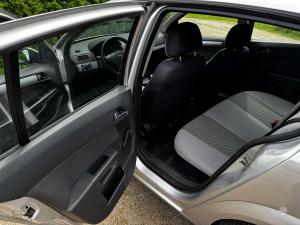Grey Opel Astra 2006 in Alytus, with an engine capacity of 1.60 L and mileage of 245 thousand km for 2100 €, photo 8 on AUTOMOTO.COM.LV