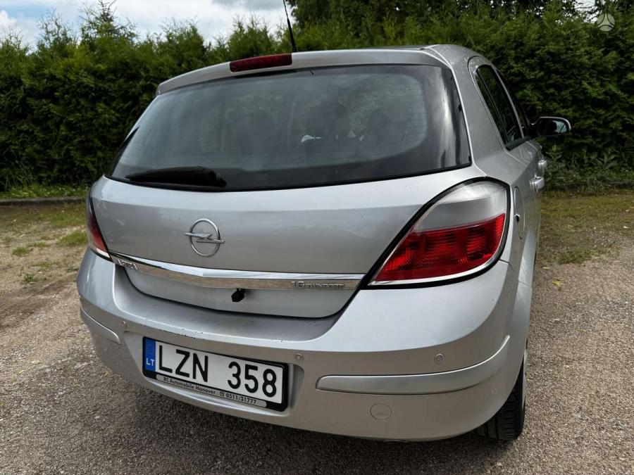 Grey Opel Astra 2006 in Alytus, with an engine capacity of 1.60 L and mileage of 245 thousand km for 2100 €, photo 10 on AUTOMOTO.COM.LV