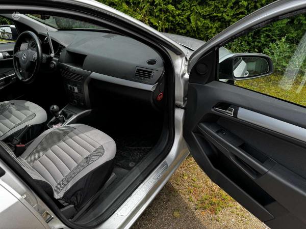 Pelēks Opel Astra 2006 Alīta, ar dzinēja tilpumu 1.60 L un nobraukumu 245 tūkst. km par 2100 €, foto 10 vietnē AUTOMOTO.COM.LV