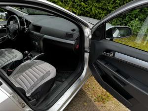 Grey Opel Astra 2006 in Alytus, with an engine capacity of 1.60 L and mileage of 245 thousand km for 2100 €, photo 11 on AUTOMOTO.COM.LV