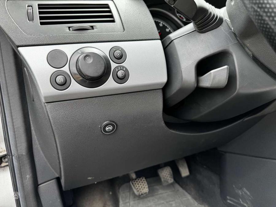 Grey Opel Astra 2006 in Alytus, with an engine capacity of 1.60 L and mileage of 245 thousand km for 2100 €, photo 14 on AUTOMOTO.COM.LV