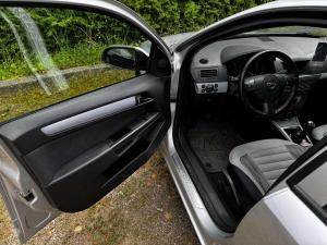 Grey Opel Astra 2006 in Alytus, with an engine capacity of 1.60 L and mileage of 245 thousand km for 2100 €, photo 17 on AUTOMOTO.COM.LV
