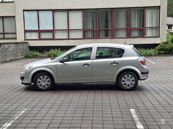 Pelēks Opel Astra 2006 Birštonas, ar dzinēja tilpumu 1.60 L un nobraukumu 254 tūkst. km par 1450 €, foto 3 vietnē AUTOMOTO.COM.LV