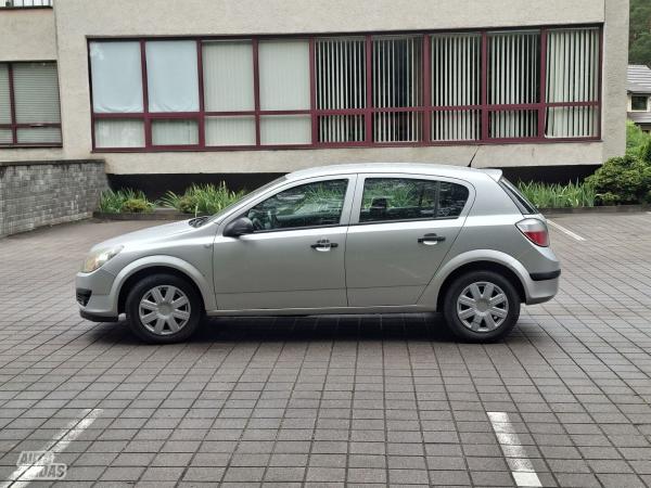 Pelēks Opel Astra 2006 Birštonas, ar dzinēja tilpumu 1.60 L un nobraukumu 254 tūkst. km par 1450 €, foto 2 vietnē AUTOMOTO.COM.LV