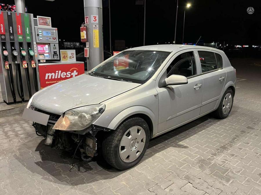 Grey Opel Astra 2006 in Kaunas, with an engine capacity of 1.90 L and mileage of 279 thousand km for 390 €, photo 5 on AUTOMOTO.COM.LV