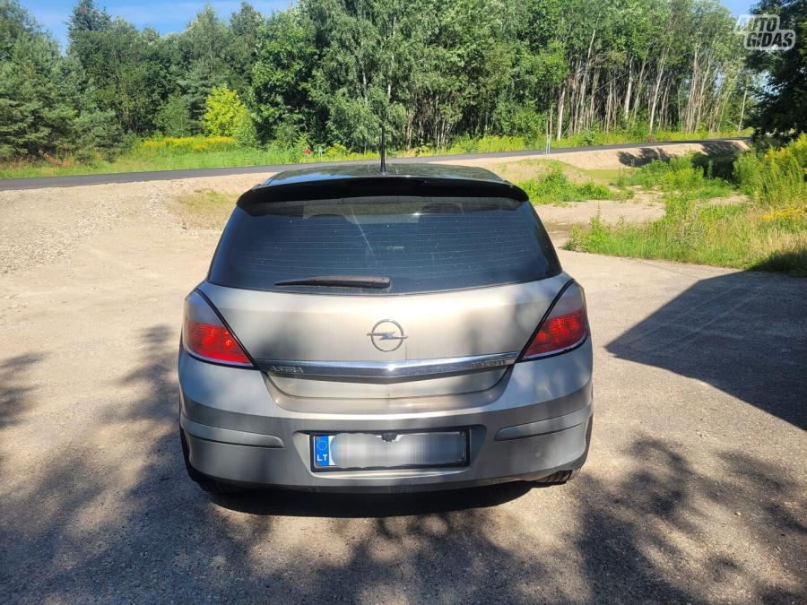 Pelēks Opel Astra 2006 Viļņa, ar dzinēja tilpumu 1.90 L un nobraukumu 287 tūkst. km par 950 €, foto 6 vietnē AUTOMOTO.COM.LV