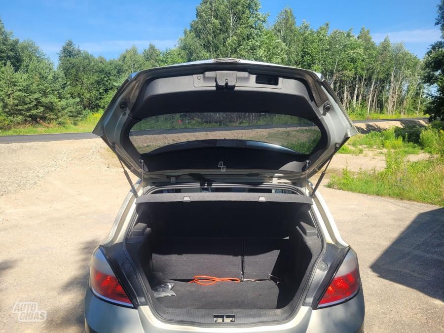 Pelēks Opel Astra 2006 Viļņa, ar dzinēja tilpumu 1.90 L un nobraukumu 287 tūkst. km par 950 €, foto 16 vietnē AUTOMOTO.COM.LV