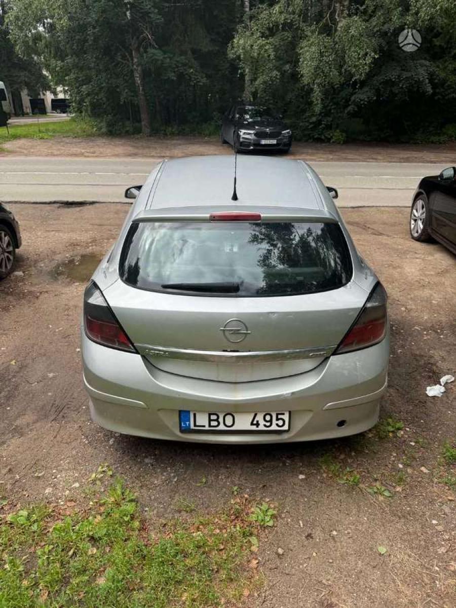 Pelēks Opel Astra 2006 Viļņa, ar dzinēja tilpumu 1.91 L un nobraukumu 273 tūkst. km par 1300 €, foto 9 vietnē AUTOMOTO.COM.LV